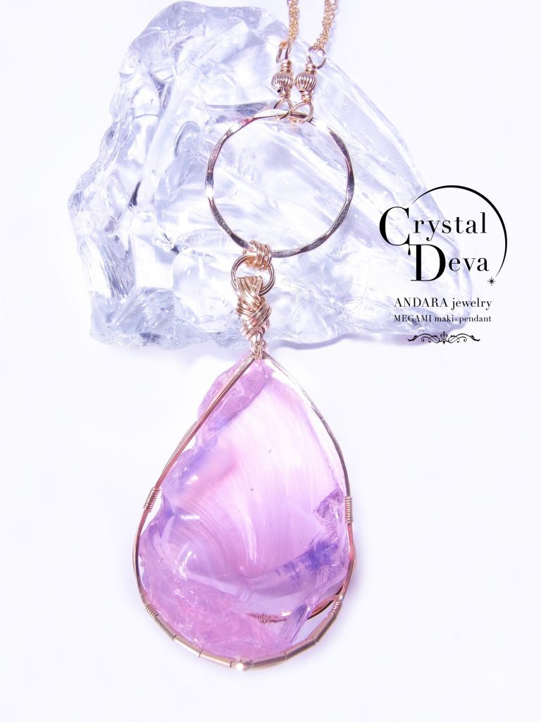 アンダラクリスタル原石 (ピンク/with エンジェルオーラ)【Unconditional LOVE】 女神巻き®おおきなペンダント ...